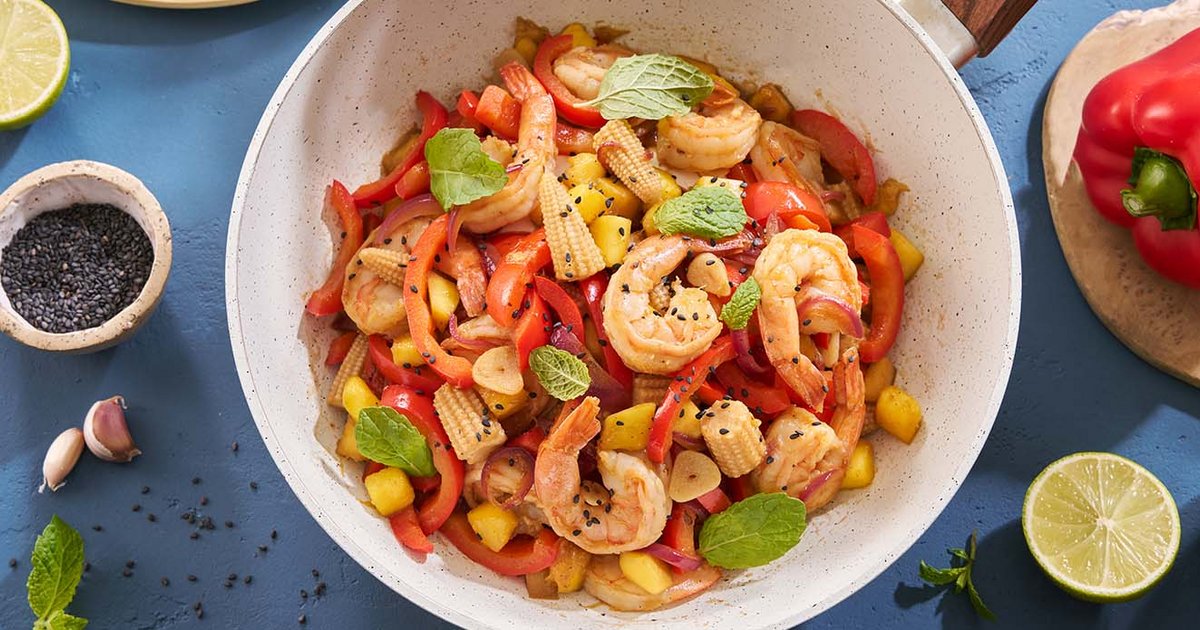 Räkor wokade med mango och mynta | Recept | Kikkoman