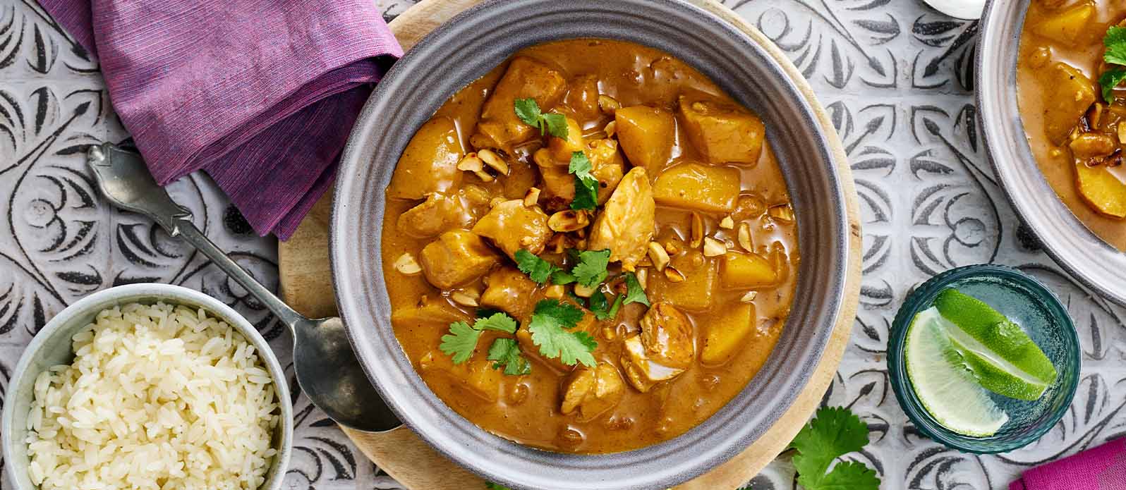 Massaman curry med kyckling, potatis och jordnötter | Recept | Kikkoman